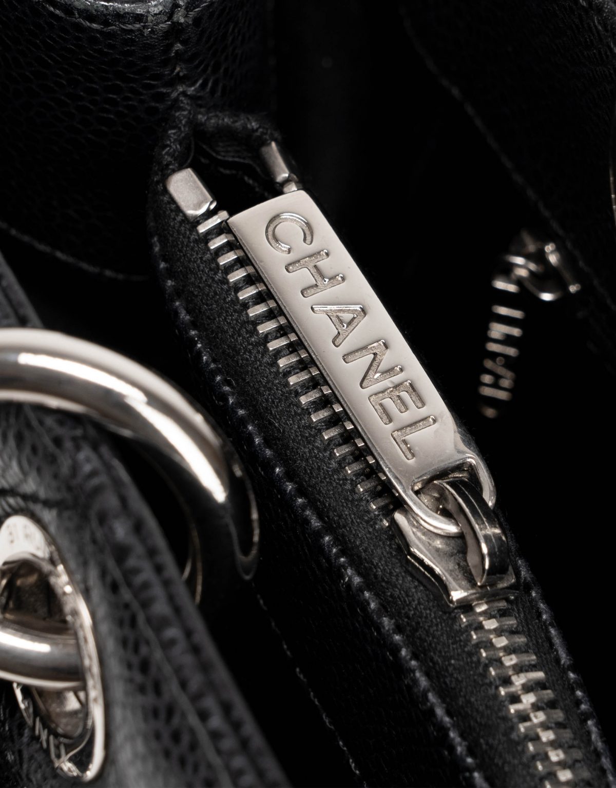 Chanel GST Medium Caviar Black | SACLÀB