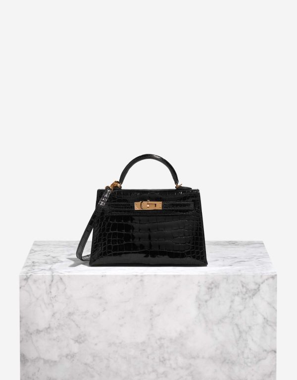 A Closer Look at the Hermès Mini Kelly Bag | SACLÀB