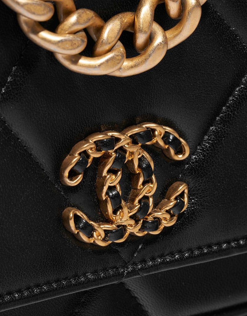 Chanel 19 Wallet On Chain Lamb Black | SACLÀB
