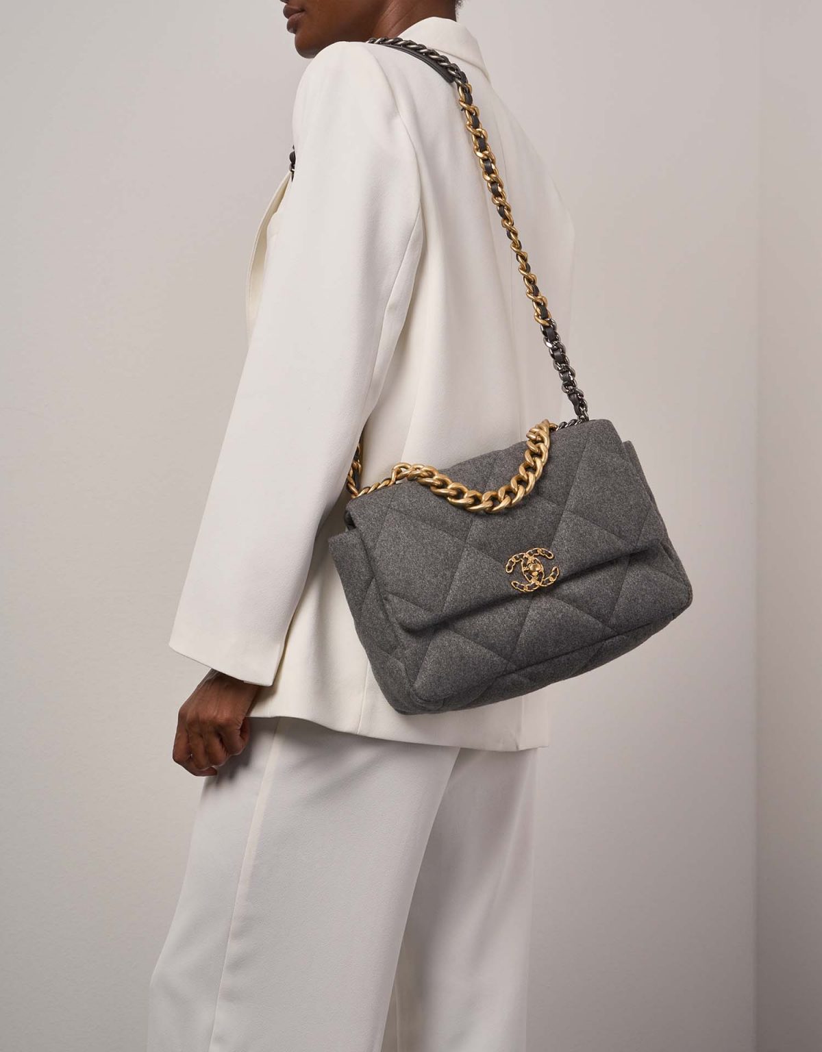 Chanel 19 Flap Bag Large Felt Grey | SACLÀB