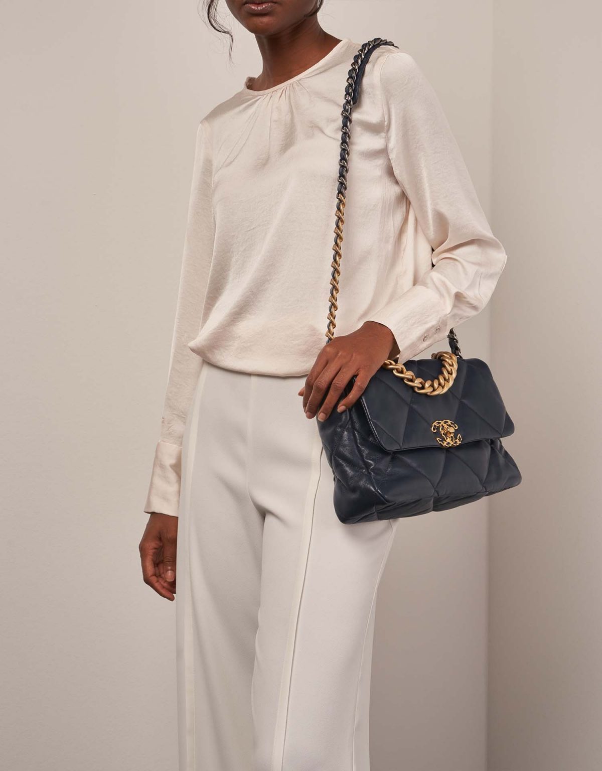 Chanel 19 Large Lamb Navy | SACLÀB