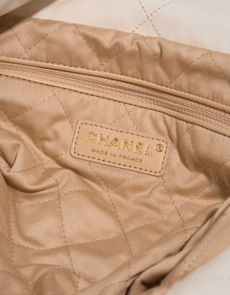 Chanel 22 Medium Lamb Off White | SACLÀB