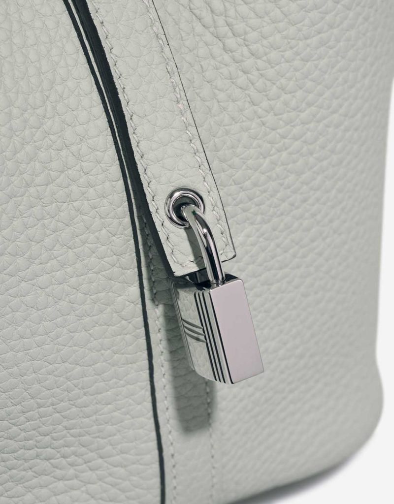 Hermès Picotin 18 Taurillon Clémence / Swift Gris Neve / Vert Comics ...