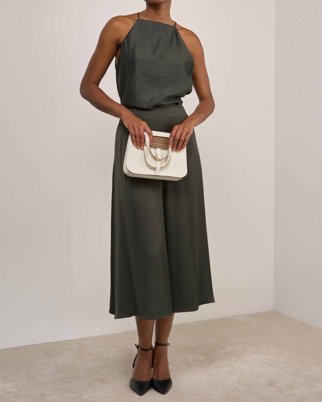 Hermès Halzan 25 Taurillon Clémence Mushroom / Beige de Weimar | SACLÀB